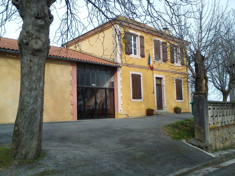 Découvrez Montégut-Bourjac et sa vue sur les Pyrénées | Église Saint ...
